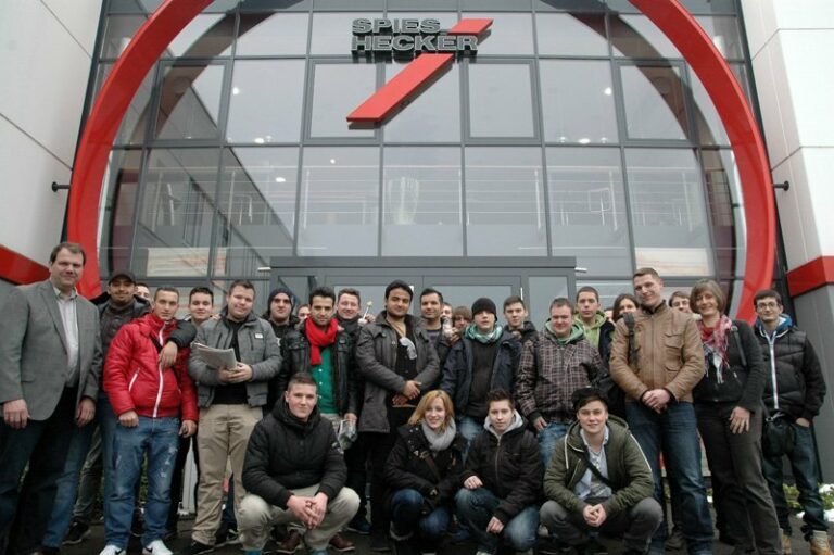 Angehende Fahrzeuglackierer bei ‚Tour de Lack’ im Spies-Hecker-Center ...