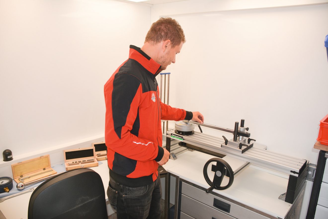 Die Prüfmittel-Prüfer - Krafthand