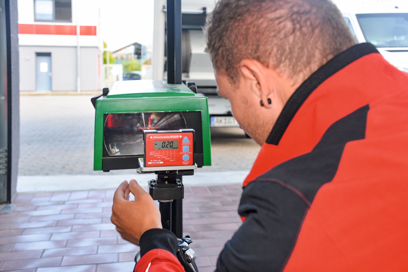 Die Prüfmittel-Prüfer - Krafthand