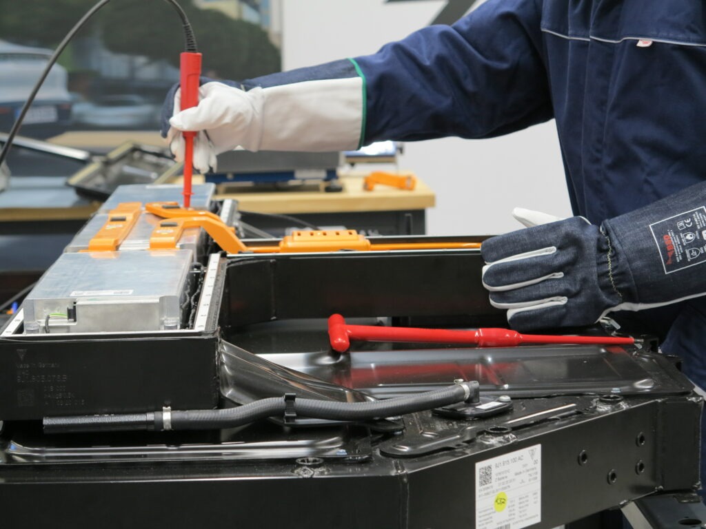 Weiterentwicklung der HV-Batterietechnik - Krafthand