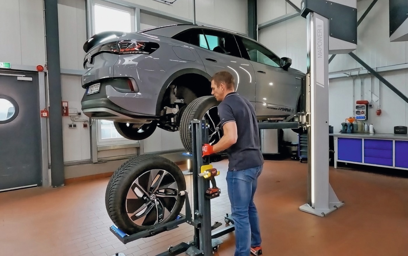 RADFEX von Sventec: mechanischer Radlift für zwei Räder mit ...