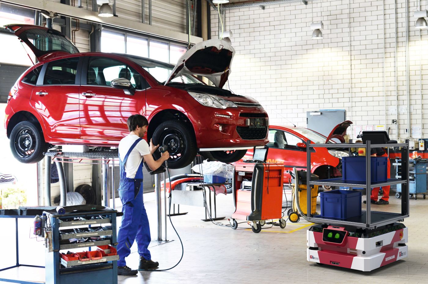 Ein Hilfsroboter für den Werkstattalltag - Krafthand